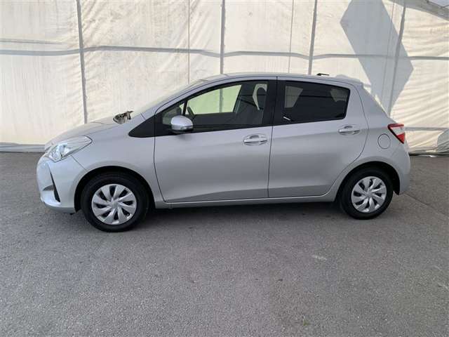 トヨタ ヴィッツ（Vitz） ヴィッツ F・2019(R1)年式・シルバーメタリック・1000cc・トヨタウン北谷店・4.4万km・保証付 ...