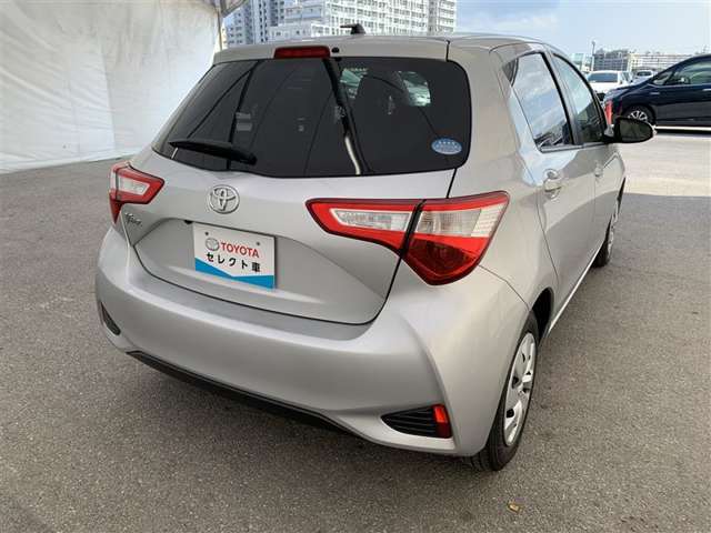 トヨタ ヴィッツ（Vitz） ヴィッツ F・2019(R1)年式・シルバーメタリック・1000cc・トヨタウン北谷店・4.4万km・保証付 ...